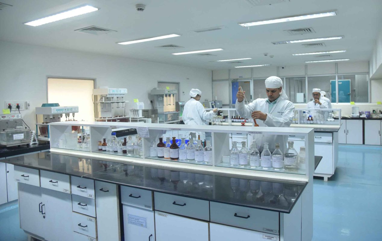 Javaneh Poosh Parseh Company's specialized laboratory - جوانه پوش پارسه